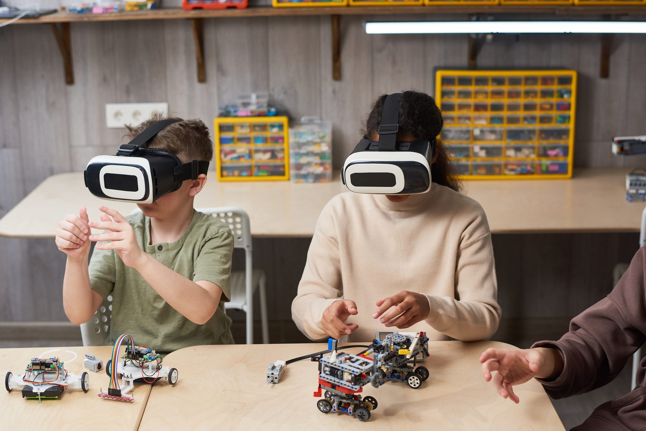 The Benefits of Augmented Reality in Education - Zevrse